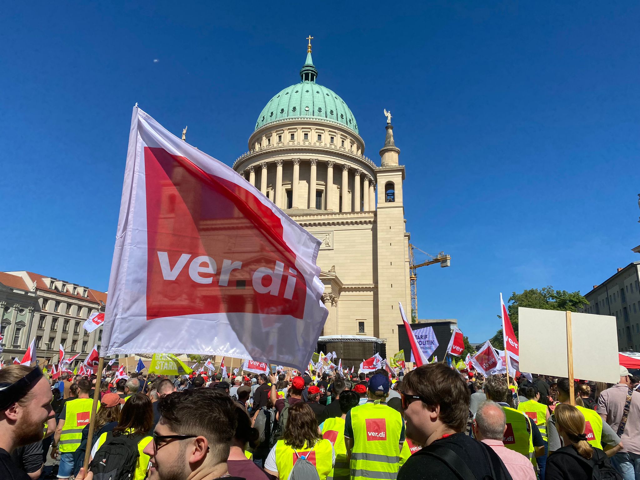 Bescheiden in die Tarifrunde öffentlicher Dienst | Sozialistische Organisation Solidarität